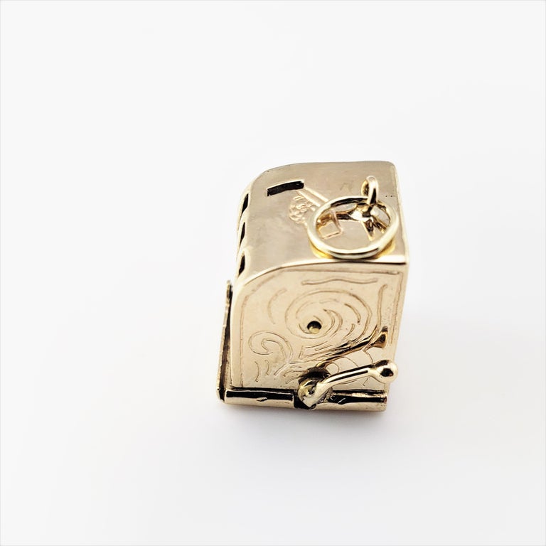 14 Karat Yellow Gold Articulated Slot Machine Charm For Sale at 1stDibs