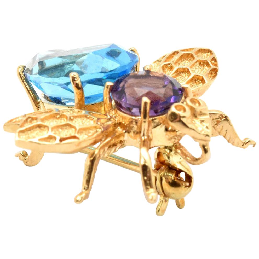 14 Karat Yellow Gold and Blue Topaz Pin / Brooch For Sale at 1stdibs