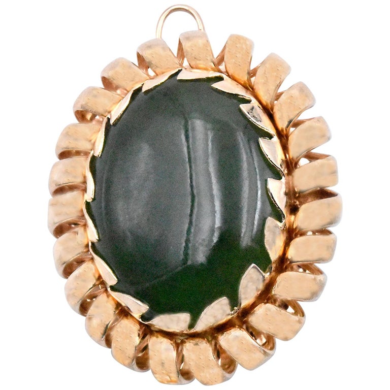 14 Karat Yellow Gold Cabochon Cut Jade Pin For Sale at 1stDibs