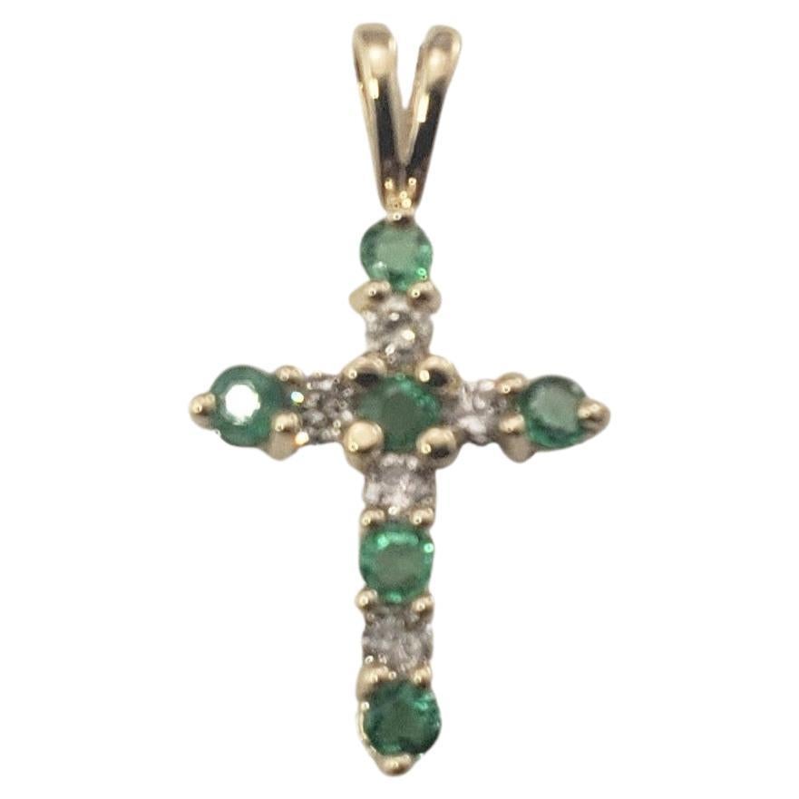 Emerald Gold Cross Pendant For Sale at 1stDibs
