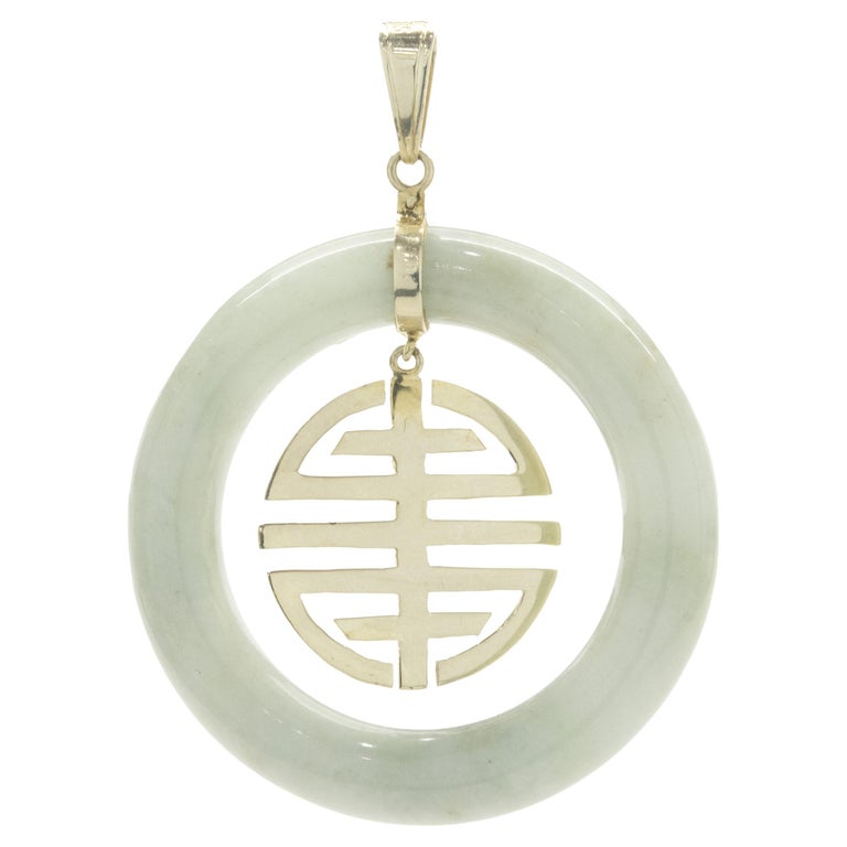 14 Karat Yellow Gold Jade Circle Pendant with Asain Inscription For Sale at 1stDibs