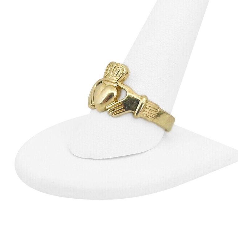 14 Karat Yellow Gold Ladies Solid Claddagh Ring For Sale at 1stDibs