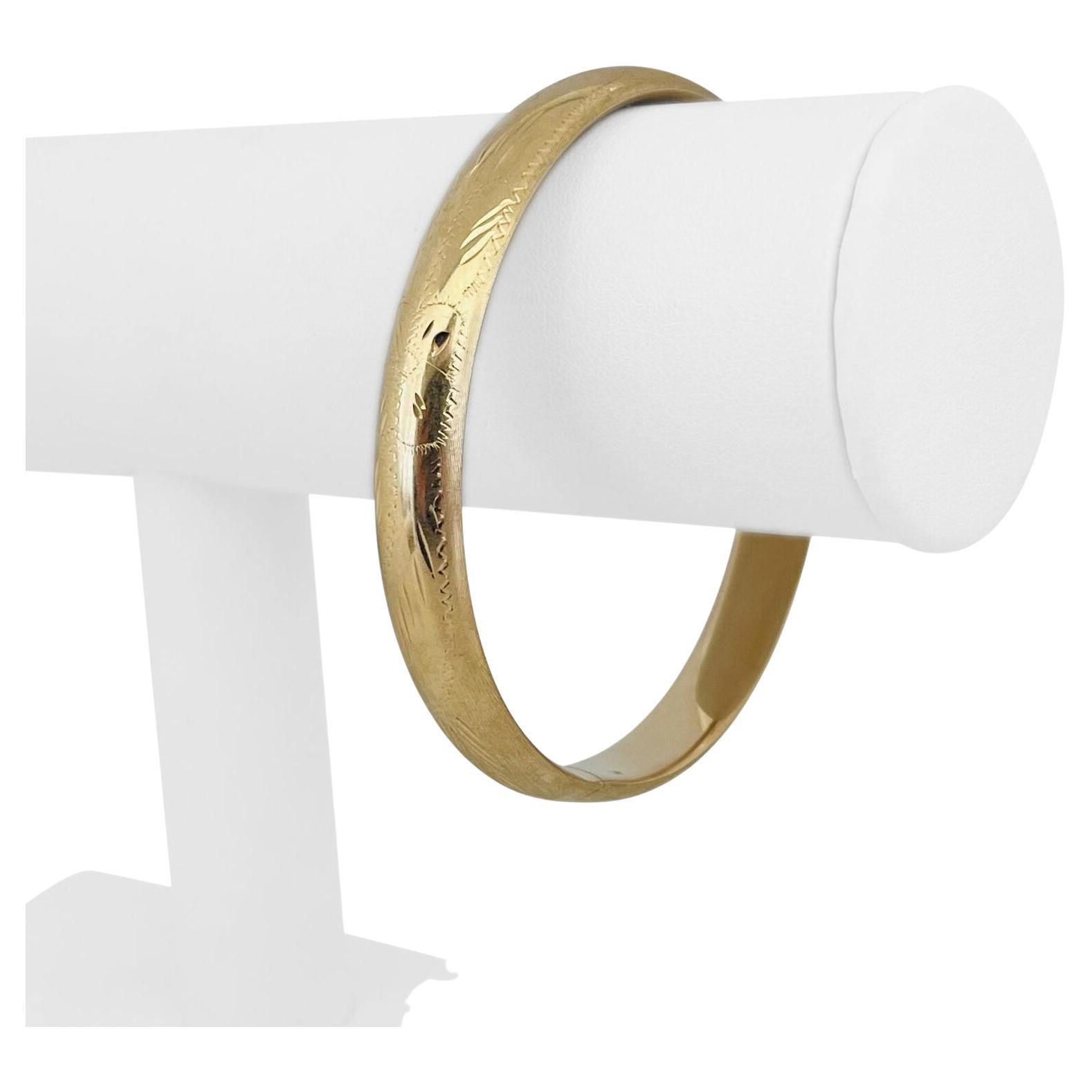 14 Karat Yellow Gold Solid Ladies Bangle Bracelet For Sale at 1stDibs