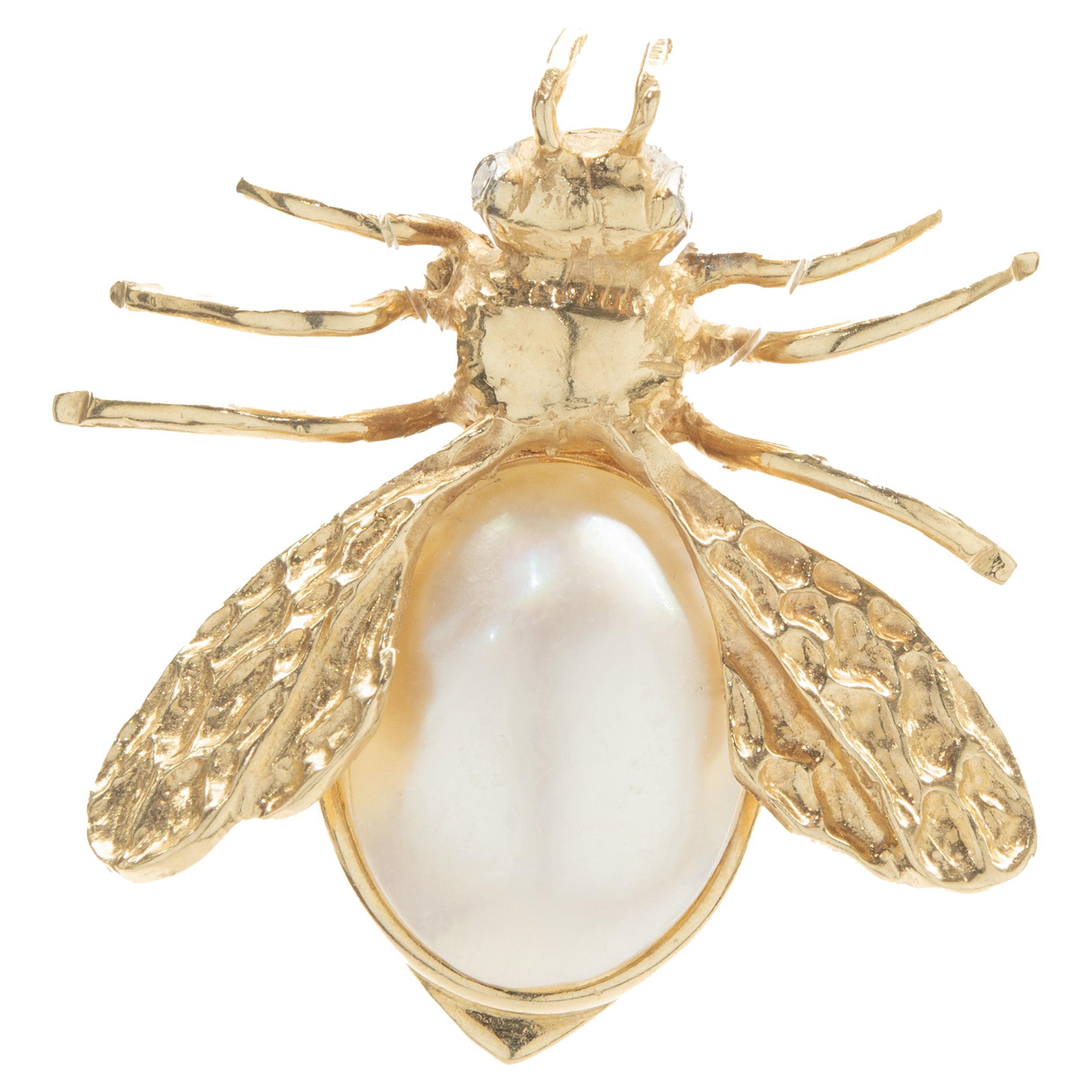 Circa 1970s 0.50 Carat Emerald Bee Pin in 14 Karat Gold For Sale at 1stDibs