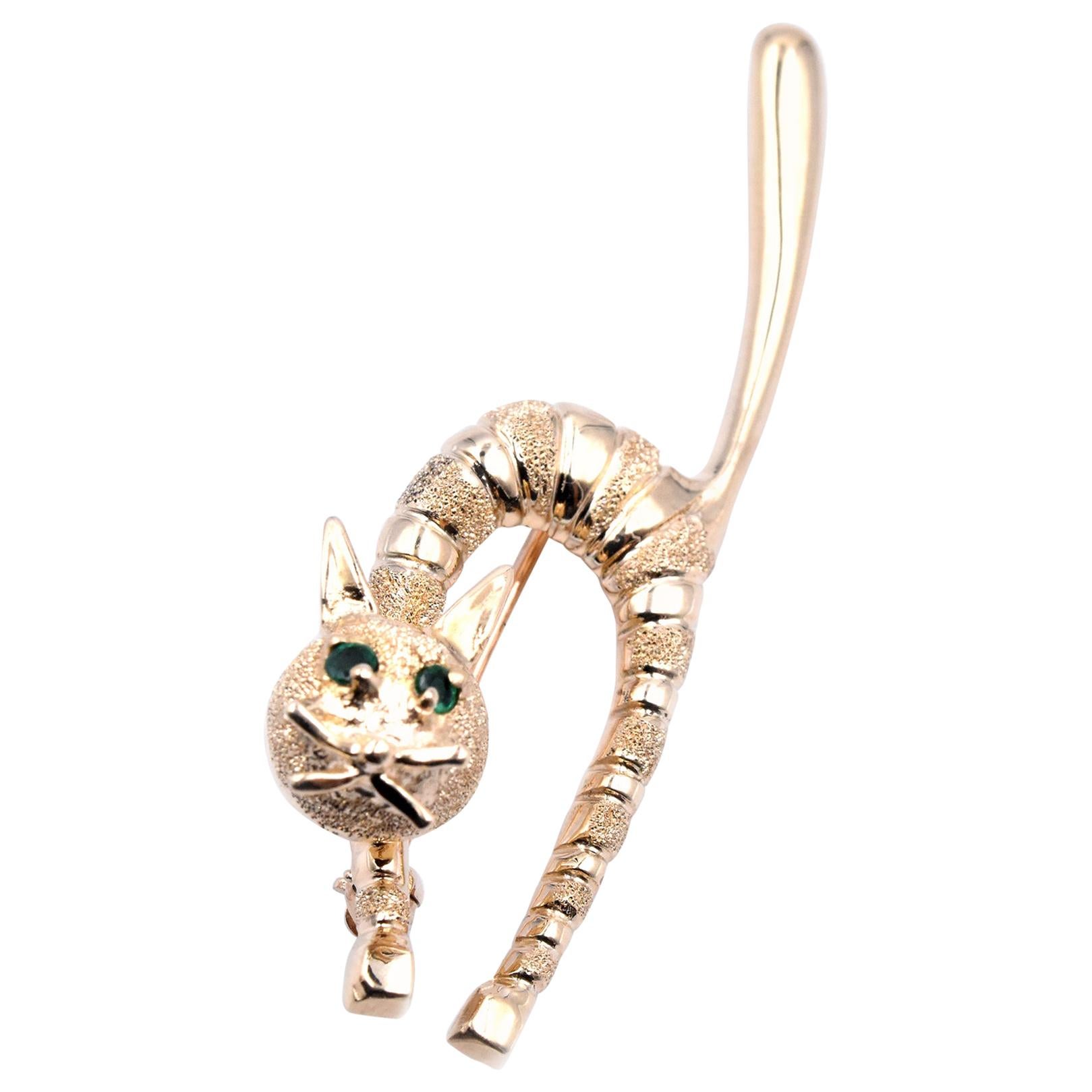 14 Karat Yellow Gold Scaredy Cat Pin For Sale at 1stDibs