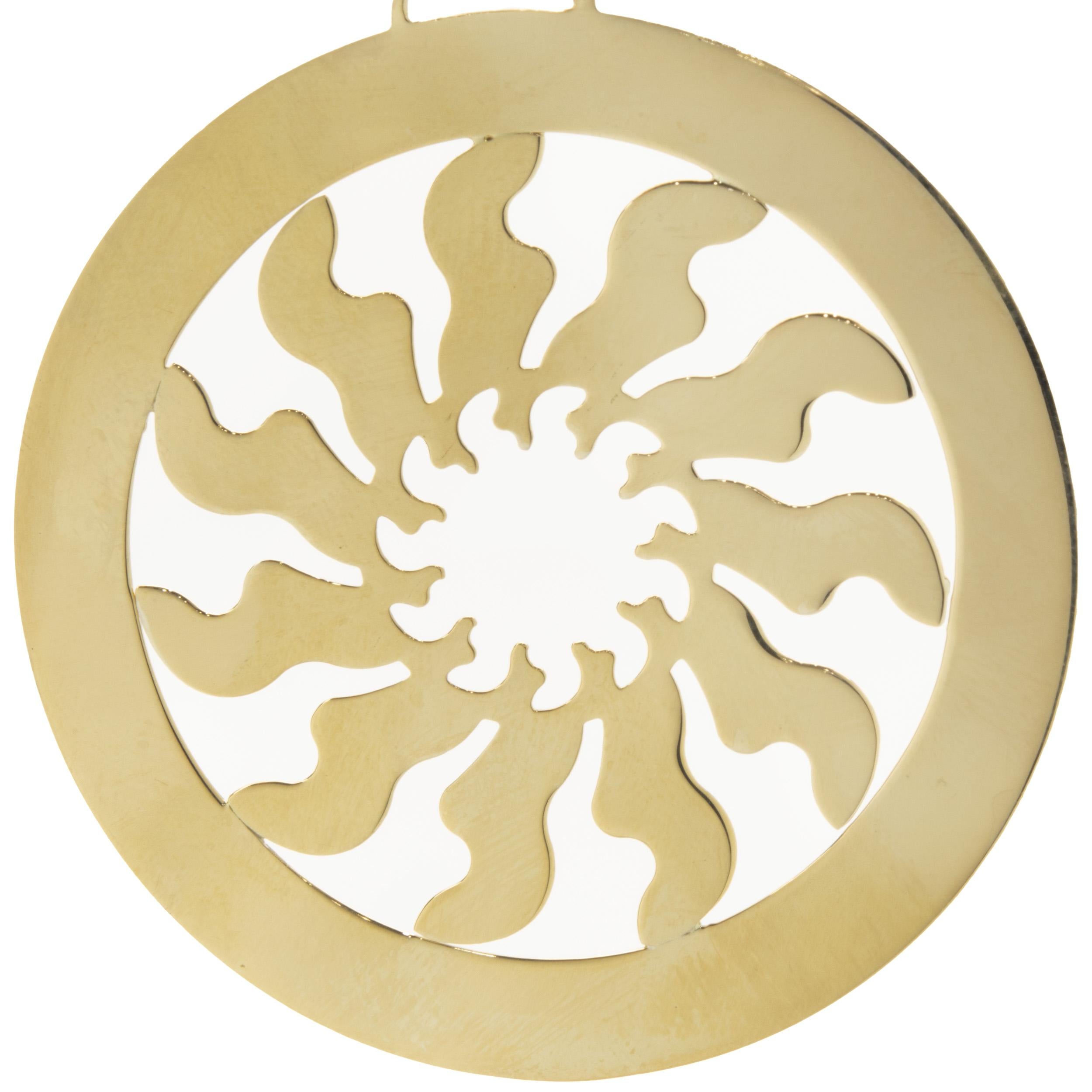 18 Karat Yellow Gold Sun Cutout Medallion Pendant For Sale at 1stDibs