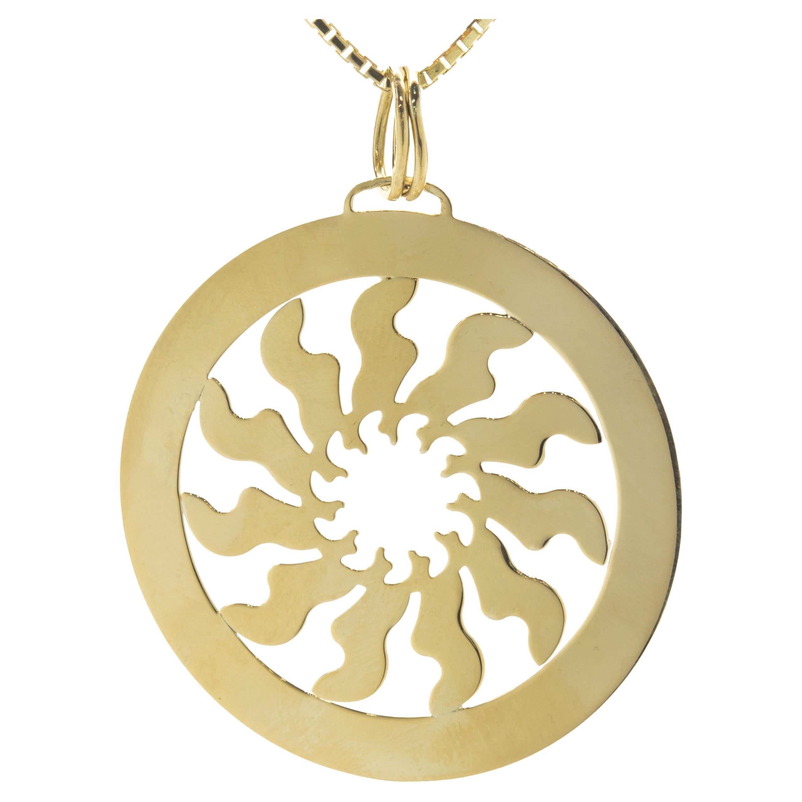 18 Karat Yellow Gold Sun Cutout Medallion Pendant For Sale at 1stDibs
