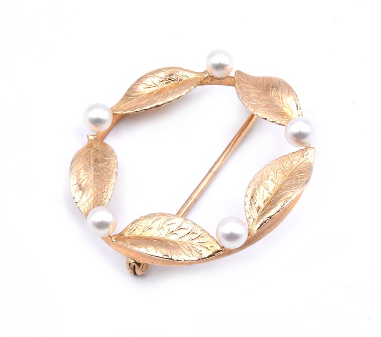 14 Karat Yellow Gold Vintage Circle Pearl Pin For Sale at 1stDibs