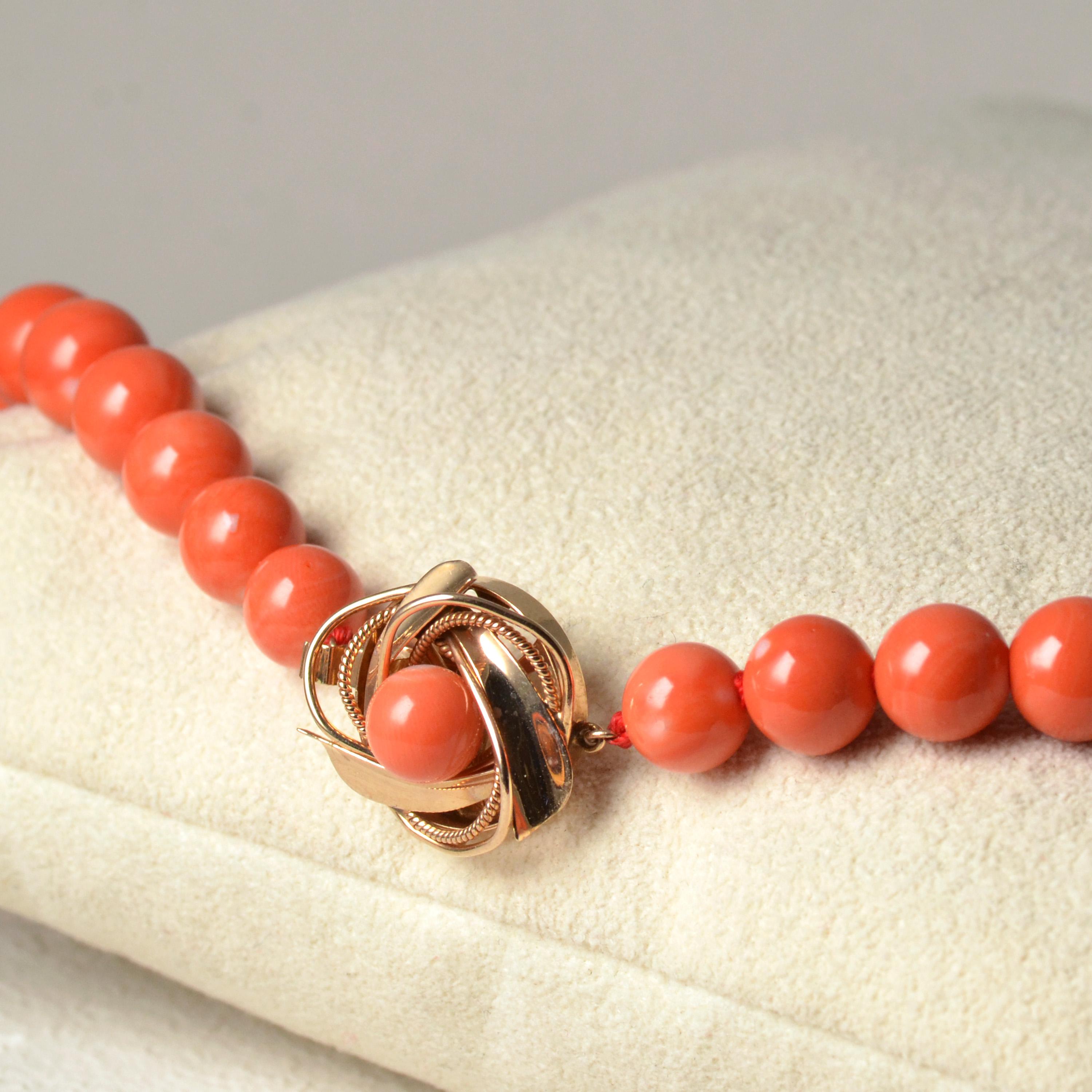 14 Karat Yellow Gold Vintage Momoiro Sango Coral Graduated Beads ...