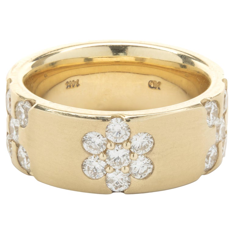 14 Karat Yellow Gold Wide Diamond X&O Band For Sale at 1stDibs