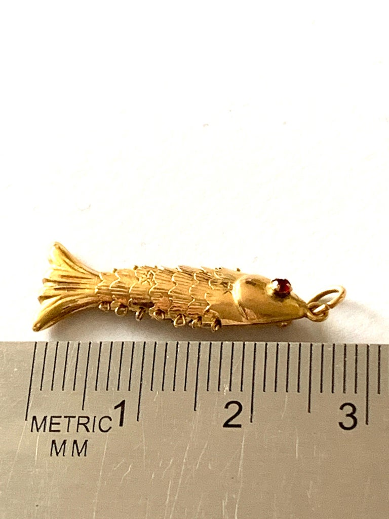 14ct Gold Articulated Fish Pendant For Sale at 1stDibs