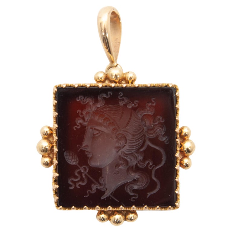 Mid-Century Square Agate Intaglio 14 Karat Gold Pendant For Sale at 1stDibs