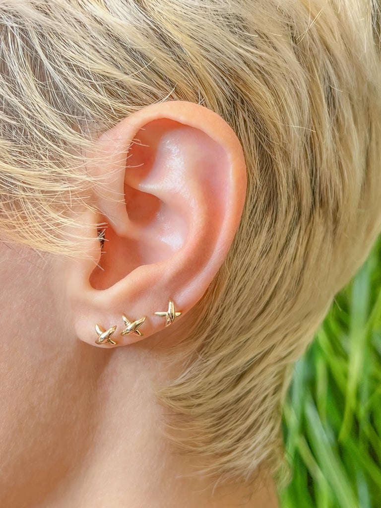 14k Gold AMANDA PEARL Stitch Stud Earrings For Sale at 1stDibs