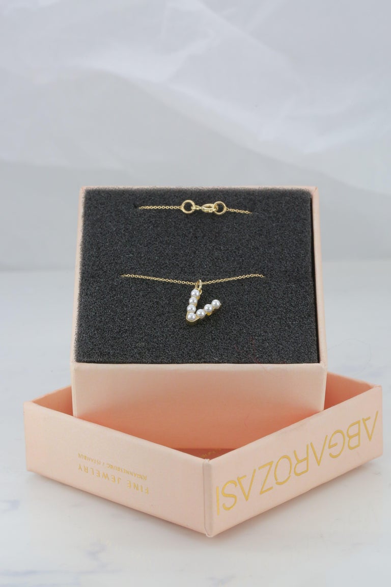14K Gold and Pearl Initial Letter V Necklace For Sale at 1stDibs