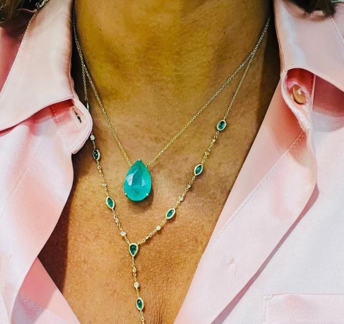 Gold Colombian Emerald Necklace For Sale at 1stDibs