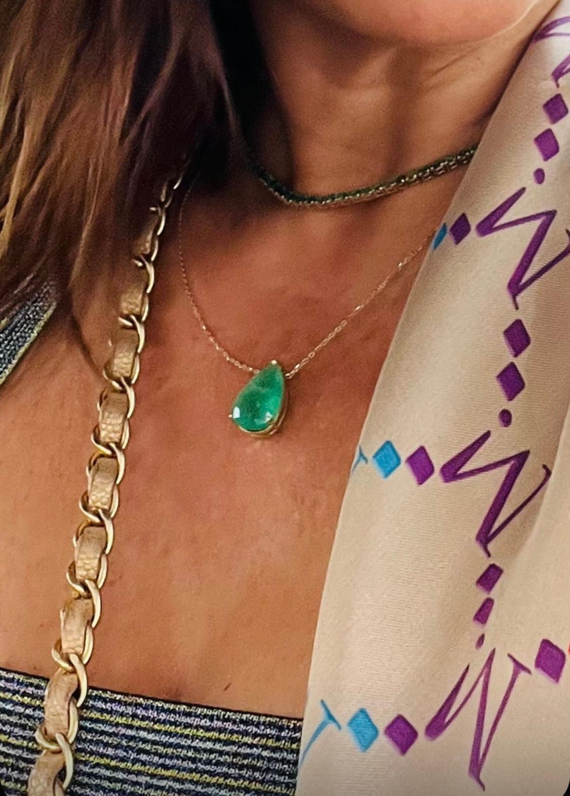 Gold Colombian Emerald Necklace For Sale at 1stDibs