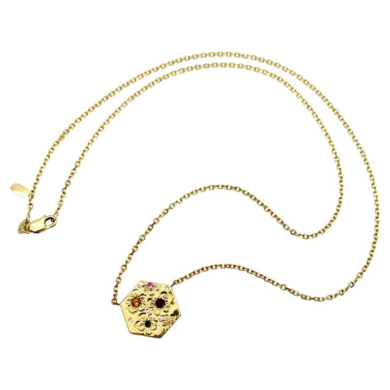 14K Gold Flower Power Medallion Necklace For Sale at 1stDibs