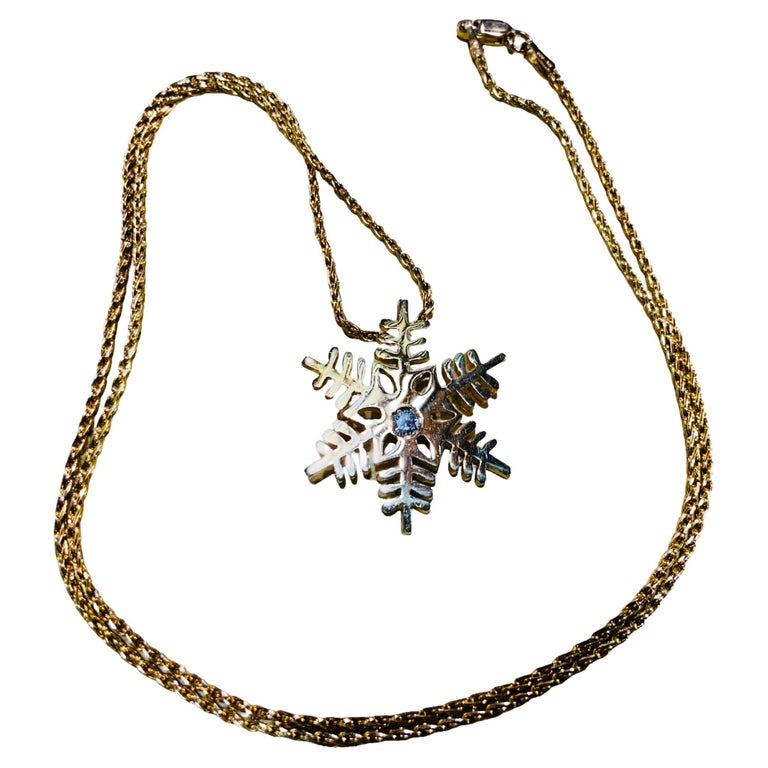 14k Gold Single Diamond Snowflake Pendant Necklace For Sale at 1stDibs