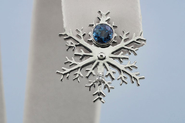 14k Gold Snowflake Earrings with Sapphires and Diamonds For Sale at 1stDibs