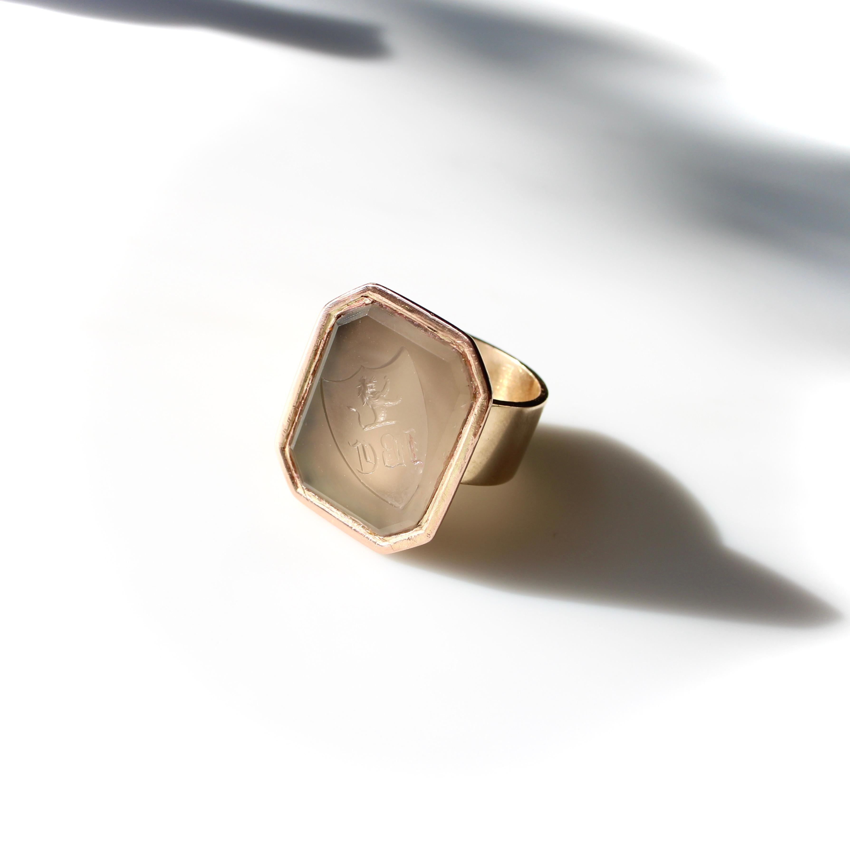 14K Gold Victorian Agate Intaglio Crest Signet Ring with Lion For Sale ...