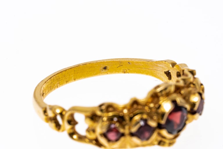 14k Graduated Ornamented Garnet Band Ring For Sale at 1stDibs