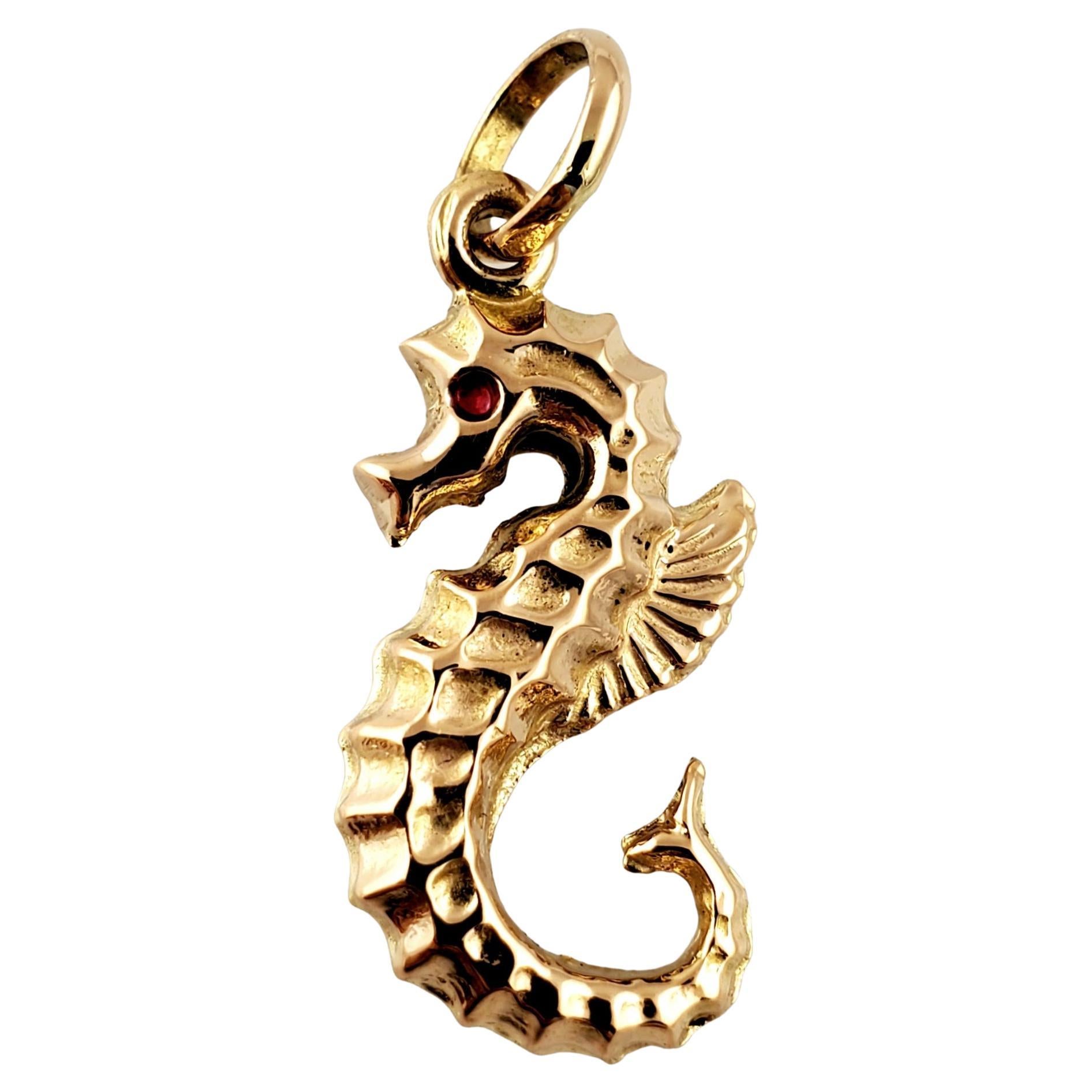 14K Yellow Gold Seahorse Charm For Sale at 1stDibs