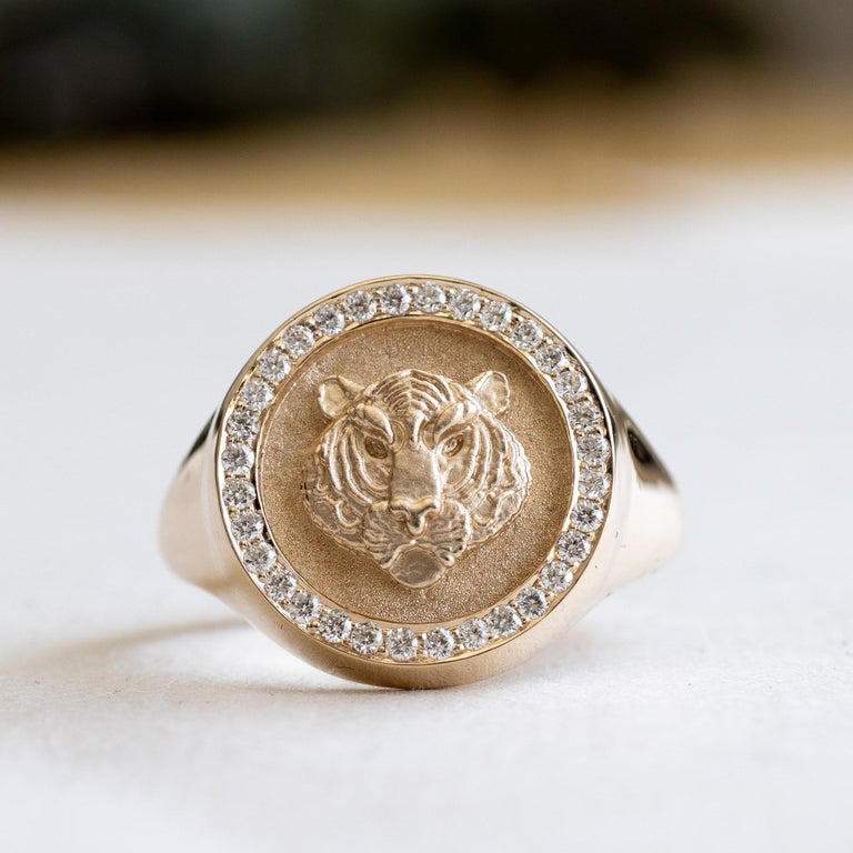 Customizable 14K Tiger Diamond Signet Ring For Sale at 1stDibs