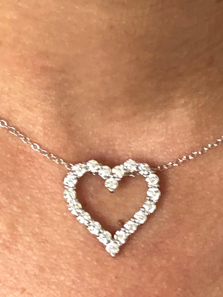 14 Karat White Diamond Heart Pendant 1.50 Carat For Sale at 1stDibs