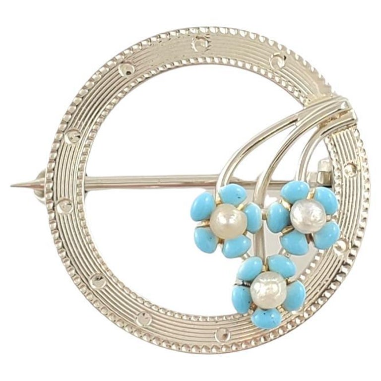 14K White Gold Circle Flower Pin with Pearls For Sale at 1stDibs