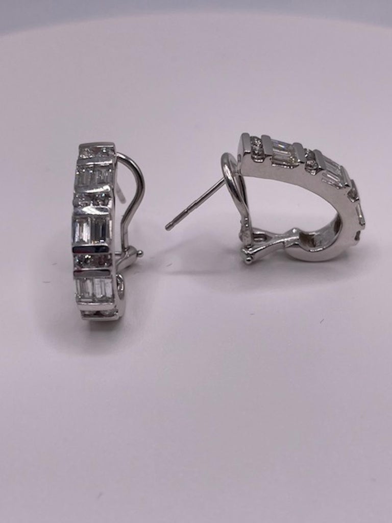 14k White Gold Diamond Lever-Back Earrings For Sale at 1stDibs