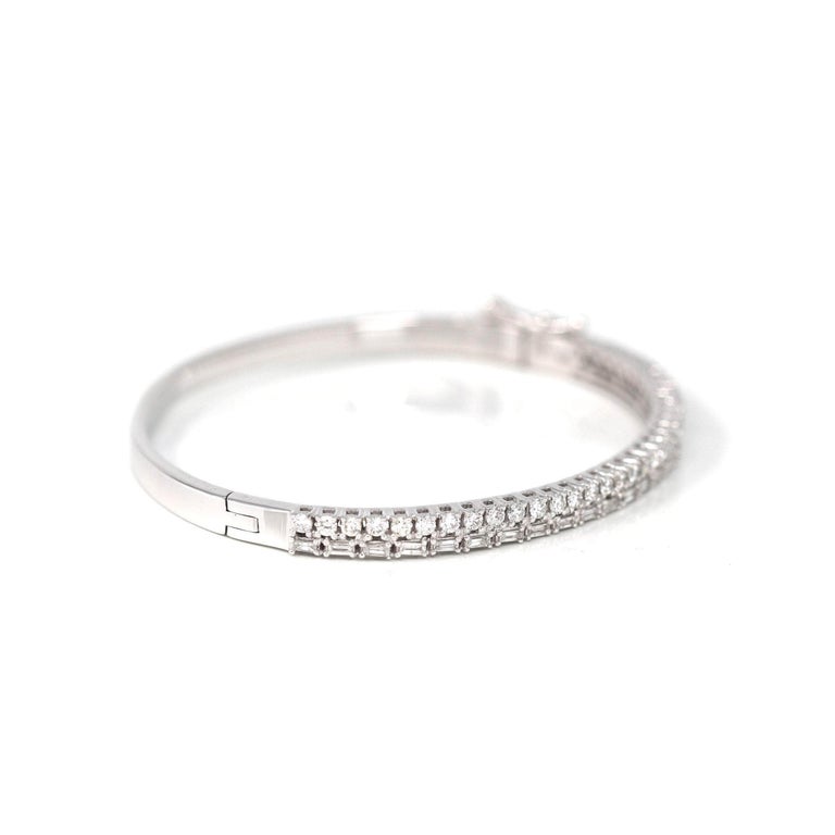 14k White Gold Diamond Oval Luxury Bangle Bracelet For Sale at 1stDibs