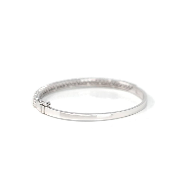 14k White Gold Diamond Oval Luxury Bangle Bracelet For Sale at 1stDibs
