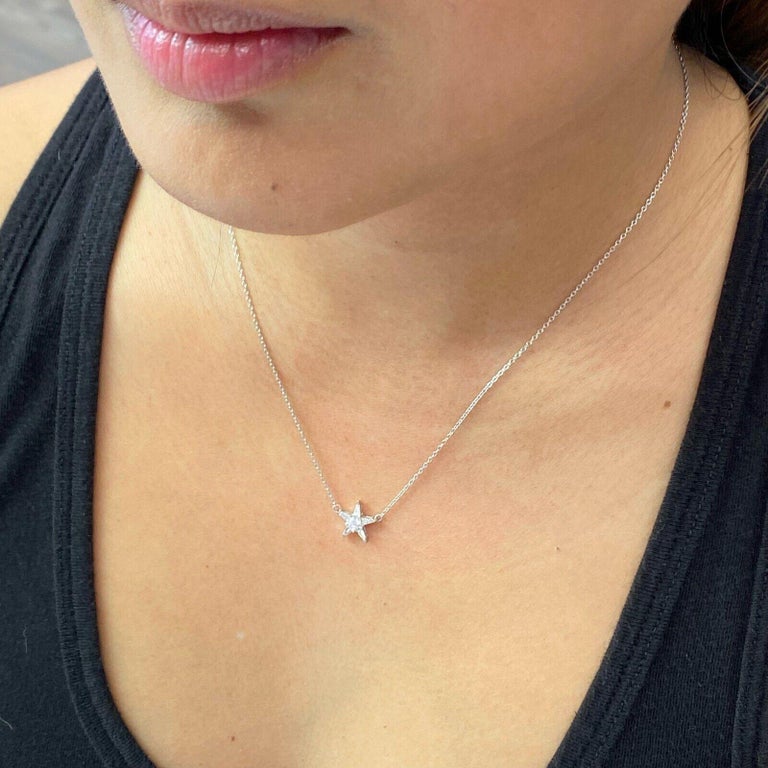 14k white gold Diamond "Star" pendant For Sale at 1stDibs