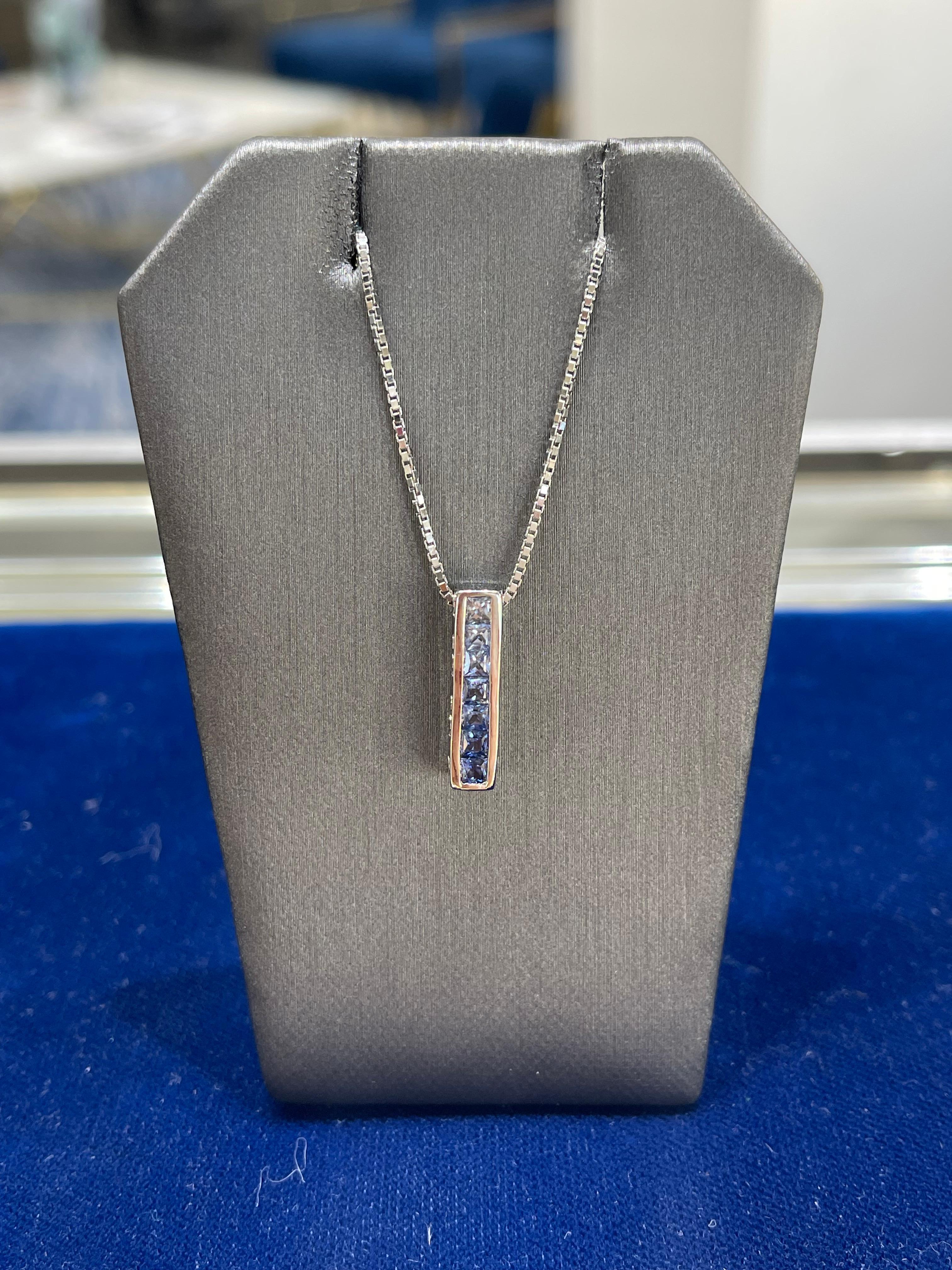 14K White Gold Gradient Blue Sapphire Pendant Necklace For Sale at 1stDibs