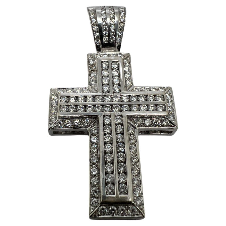 14k White Gold Mens 4.57 Carat Diamond Cross Pendant For Sale at 1stDibs