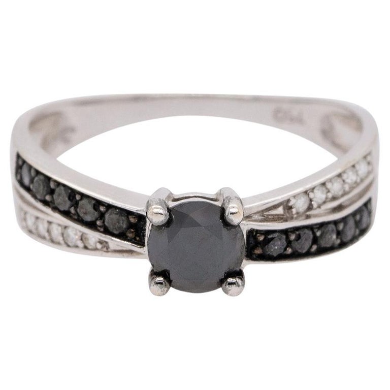 14k White Gold Round Black and White Diamond Center Ring For Sale at ...