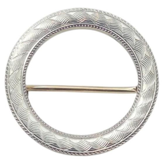 14K Yellow Gold Etched Accent Brooch 1.25 Inch Diameter For Sale at 1stDibs