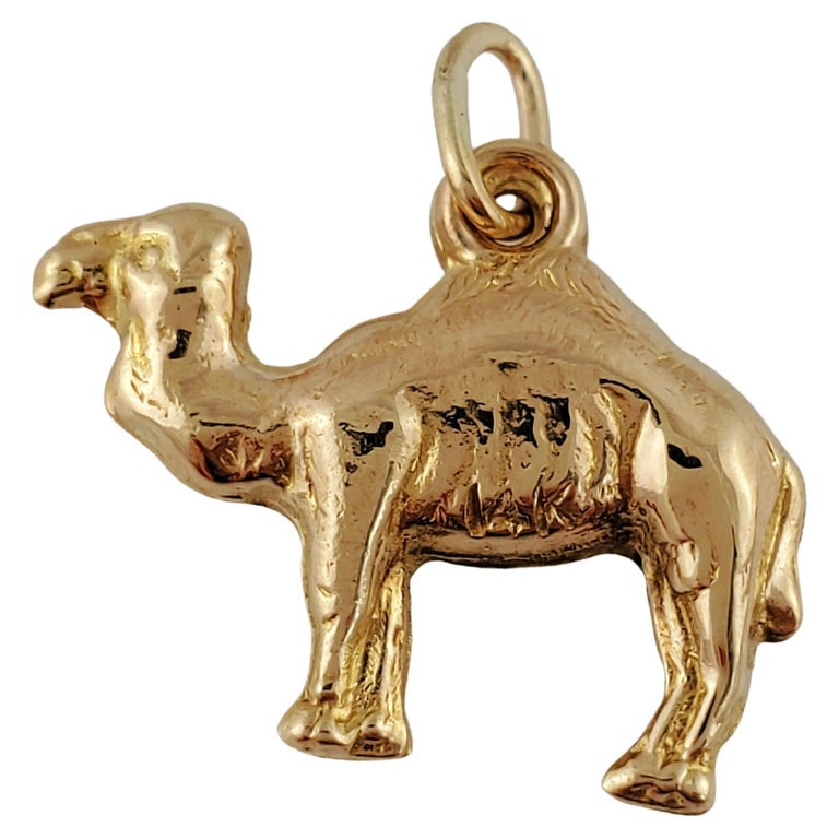 14K Yellow Gold Camel Charm For Sale at 1stDibs