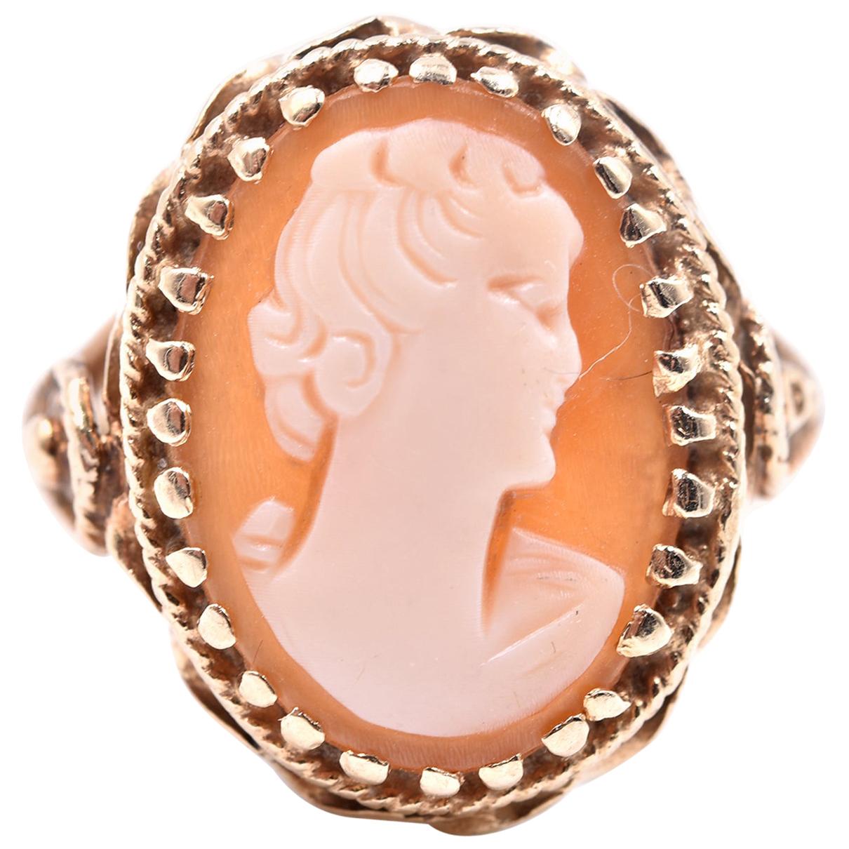 14 Karat Yellow Gold Vintage Cameo Ring For Sale at 1stDibs