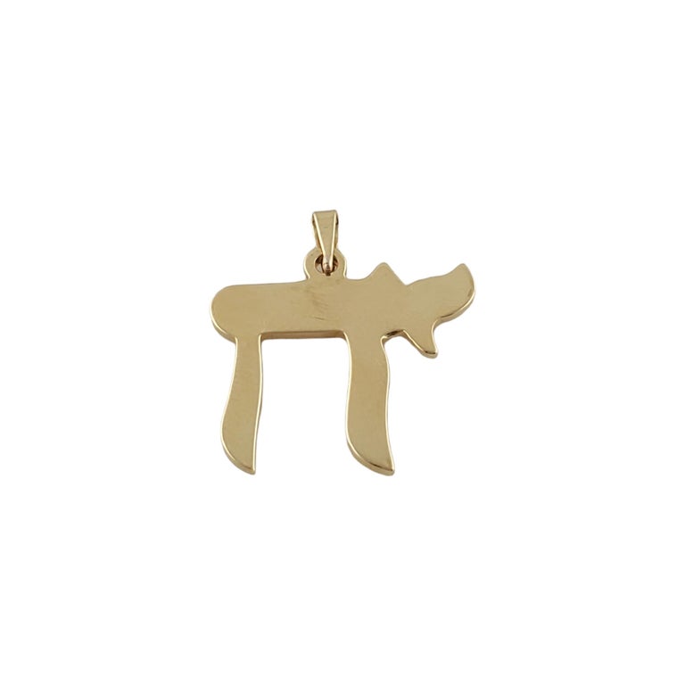 14K Yellow Gold Chai Charm For Sale at 1stDibs