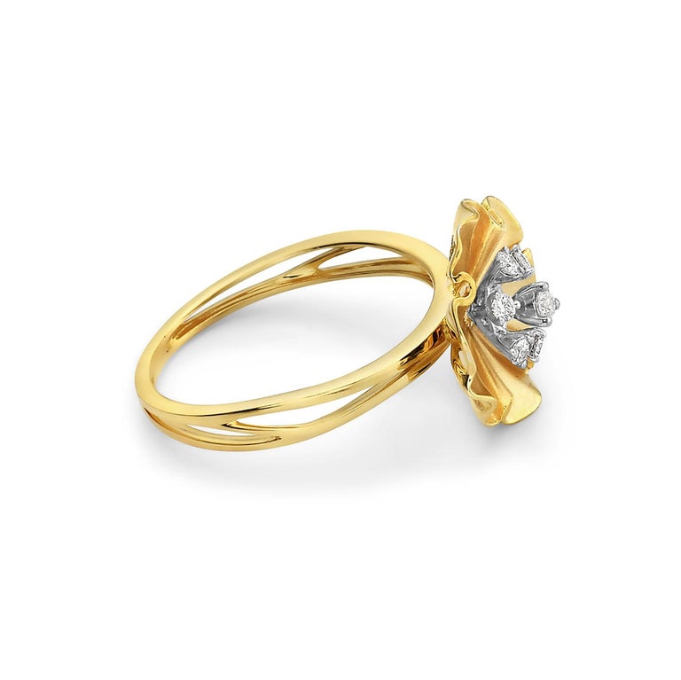14k Yellow Gold Classic Ring with Diamonds in the Center For Sale at ...