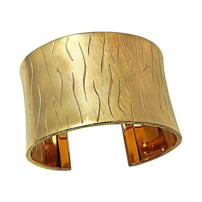14k Yellow Gold Cuff Bangle For Sale at 1stDibs