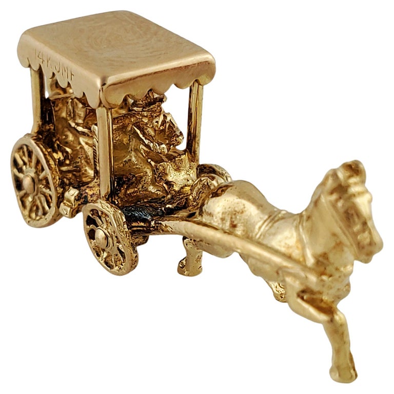 14K Yellow Gold Horse and Carriage Charm For Sale at 1stDibs