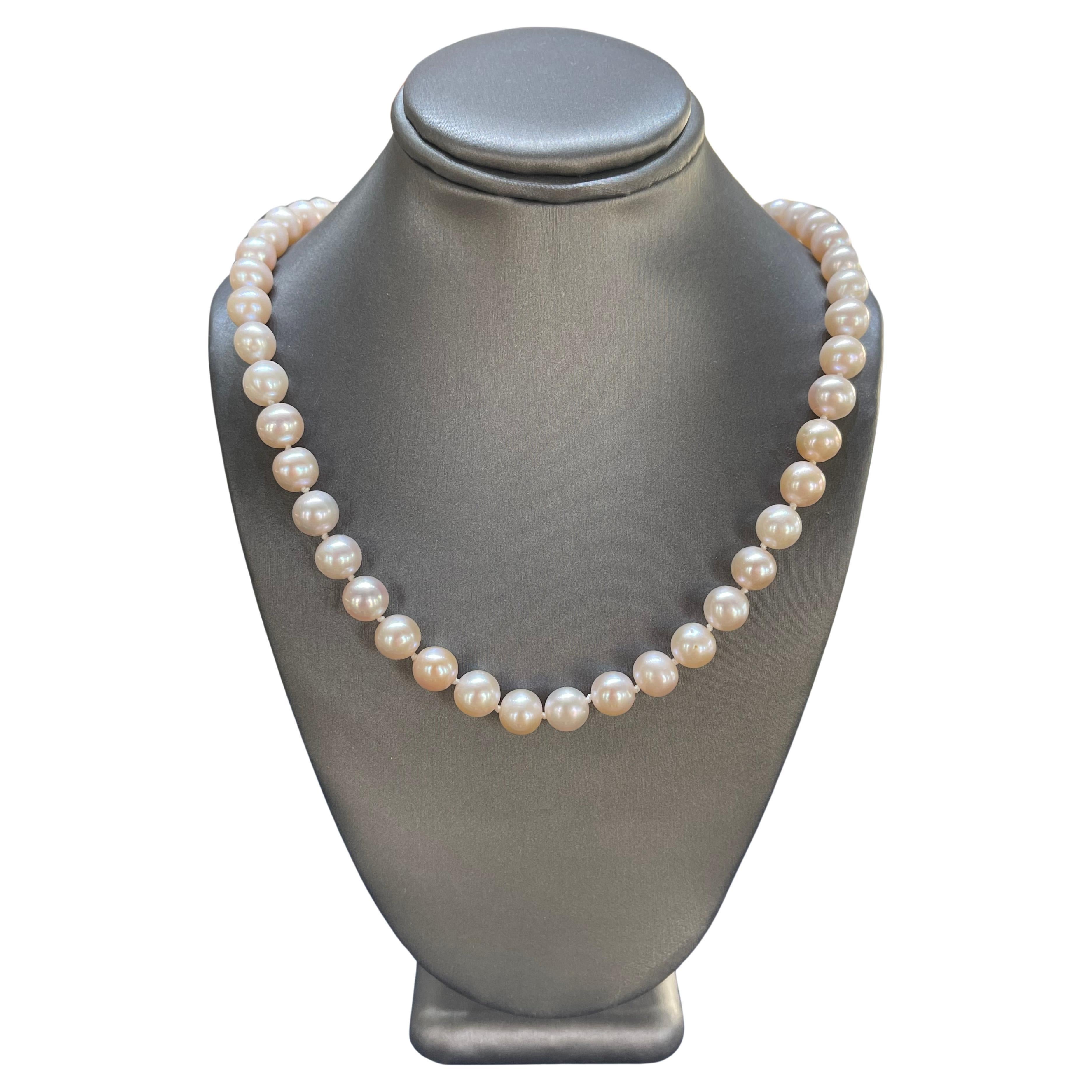 14K Yellow Gold Light Pink Pearl Necklace For Sale at 1stDibs
