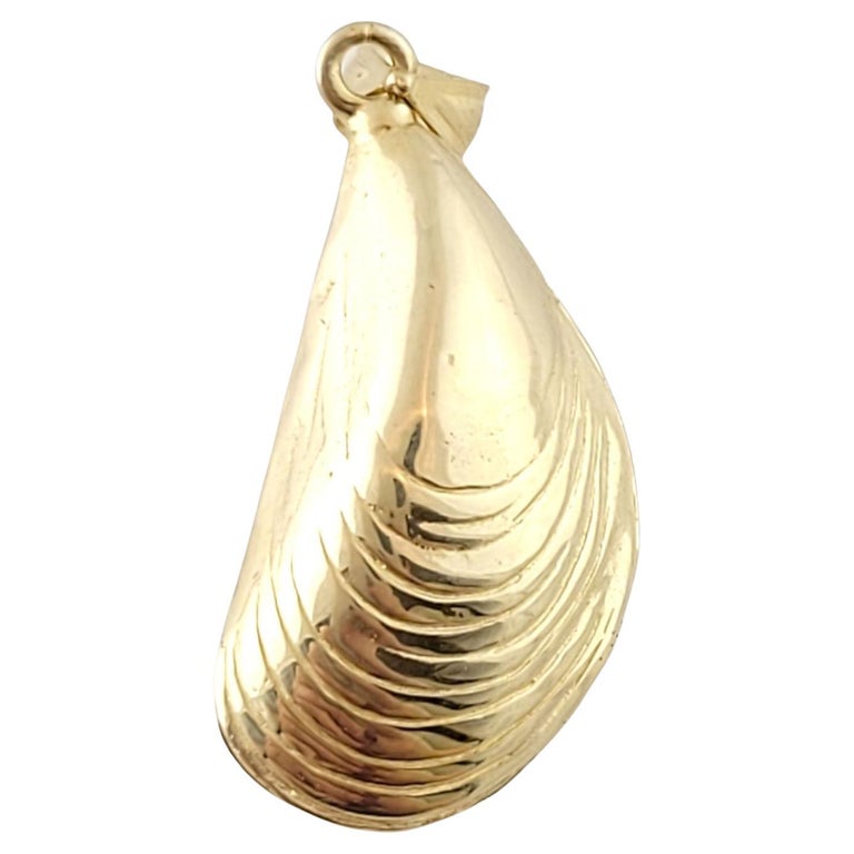 14K Yellow Gold Mussel Shell Charm For Sale at 1stDibs