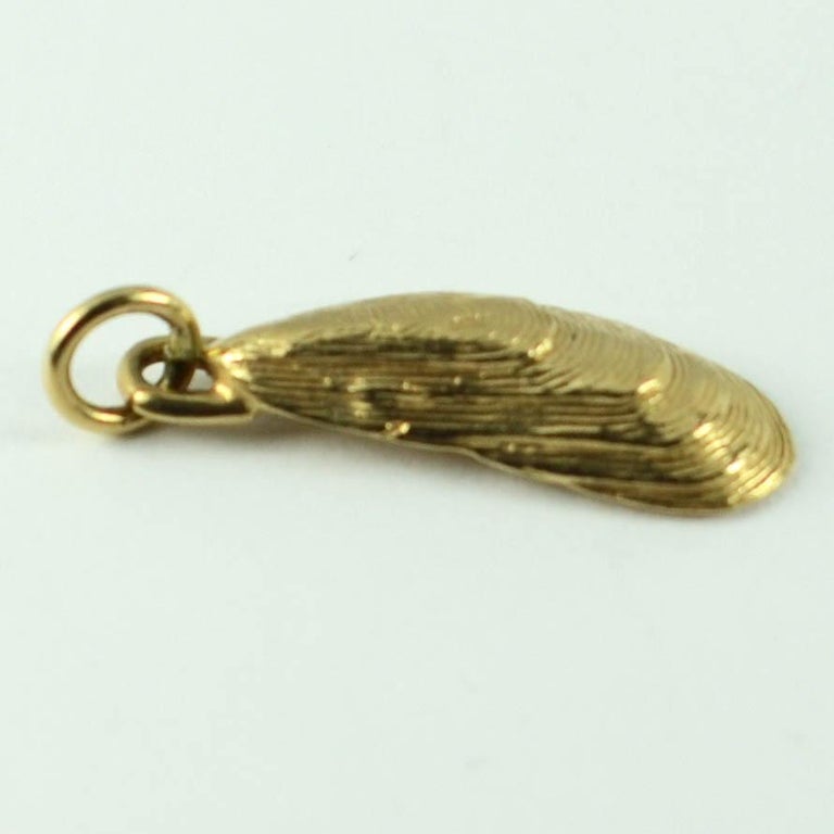 14 Karat Yellow Gold Mussel Shell Charm Pendant at 1stDibs | 14k gold ...