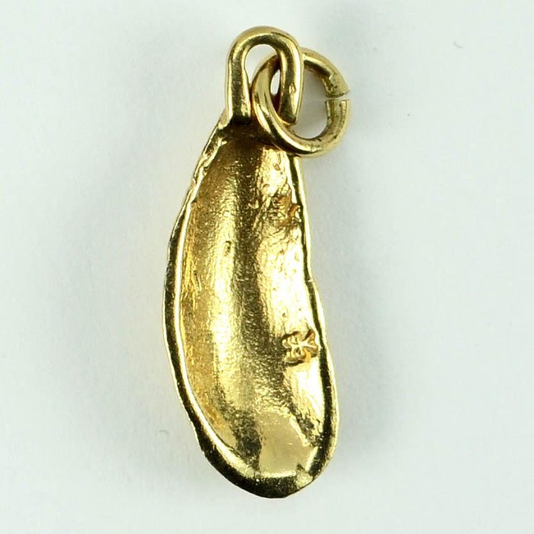 14 Karat Yellow Gold Mussel Shell Charm Pendant at 1stDibs | 14k gold ...