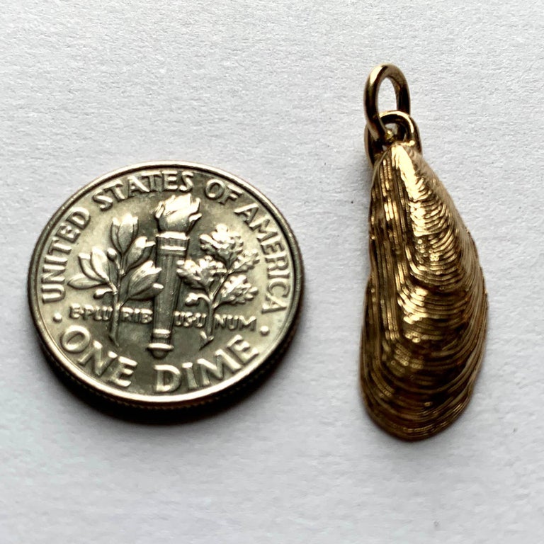 14 Karat Yellow Gold Mussel Shell Charm Pendant at 1stDibs | 14k gold ...