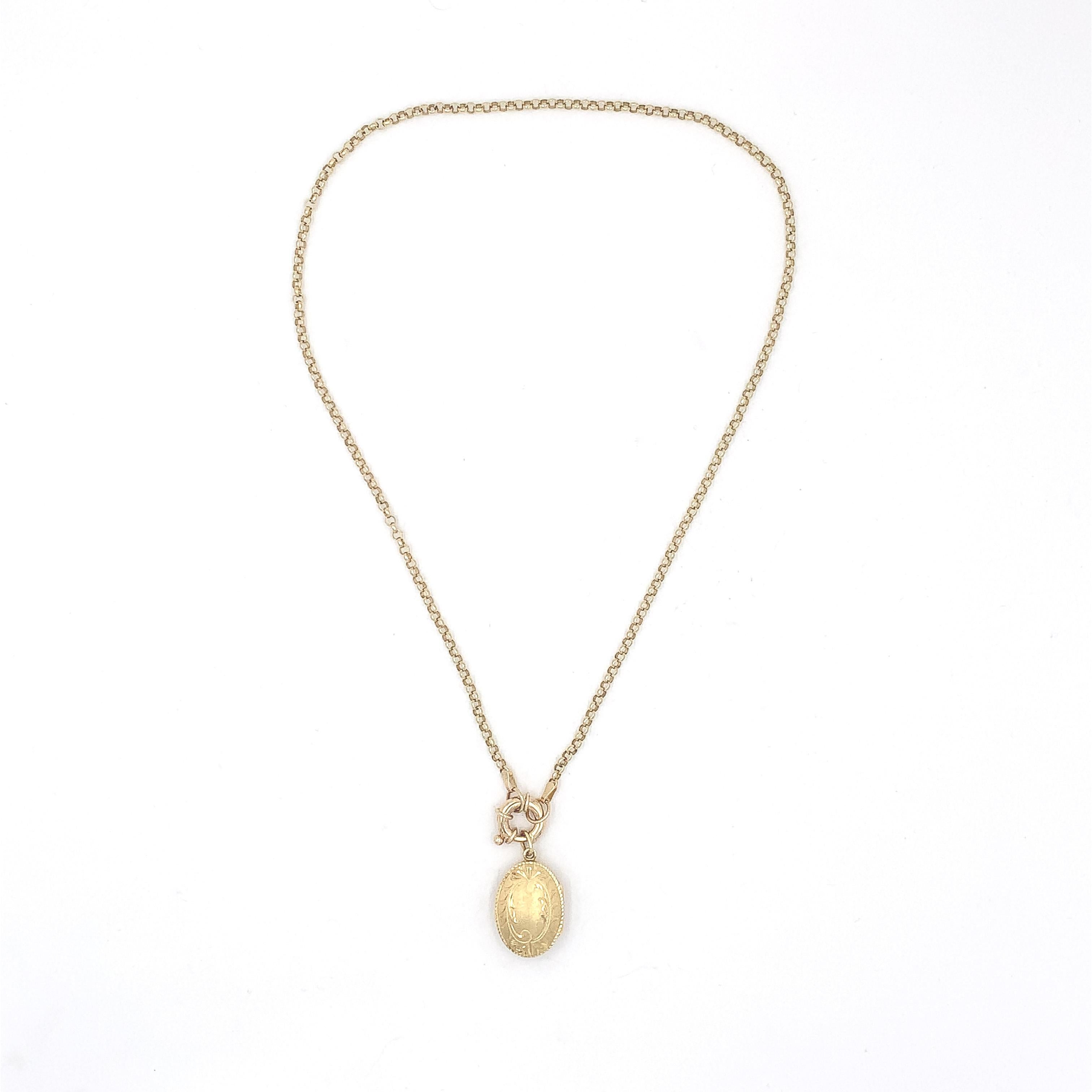 14K Yellow Gold Oval Locket with Decorative Heavy Chain For Sale at 1stDibs