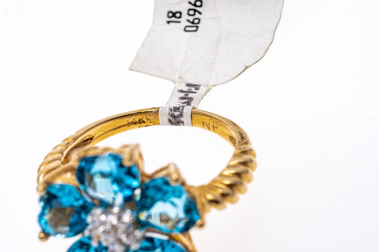 14k Yellow Gold Swiss Blue Topaz Flower Form Ring For Sale at 1stDibs